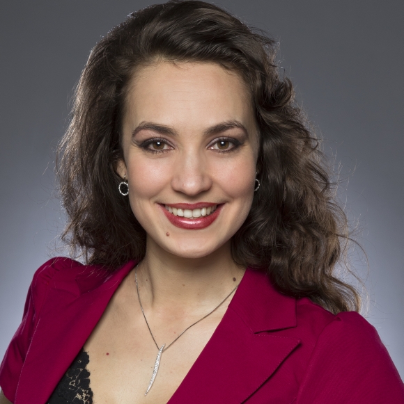 Kele Brigitta alakítja Mimi szerepét a Bohéméletben - Kolozsvári Magyar ...